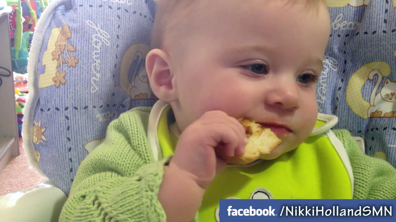 Baby Miah loves vegemite on toast - YouTube