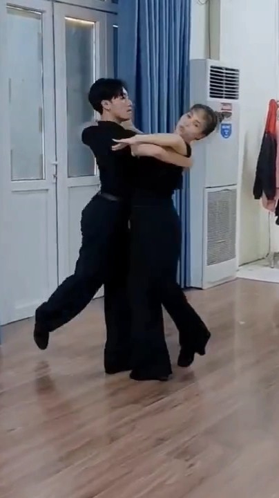 Tango pro - dance with Vũ Điệu Xanh - YouTube