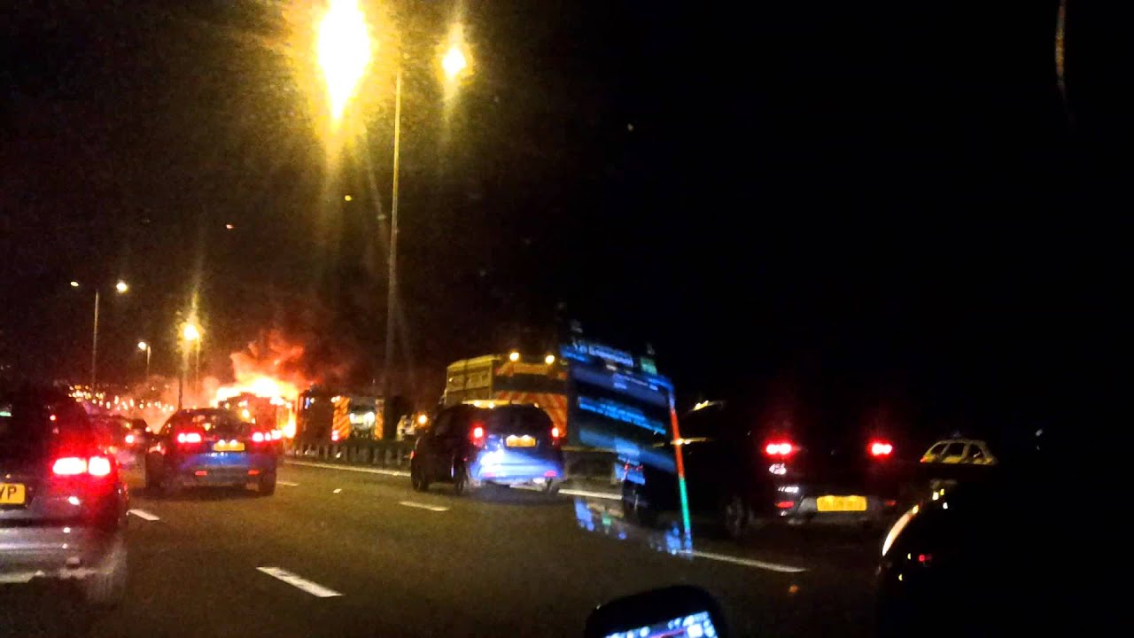 Lorry fire on M20 jct 11a 29.11.2012 - YouTube