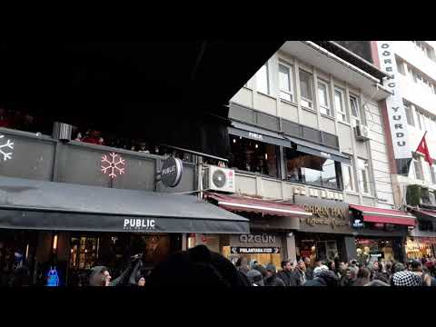 Beşiktaş - Fenerbahçe , Maç öncesi Beşiktaş Çarşı grubu Maça hazırlık . Beşiktaş Merkez