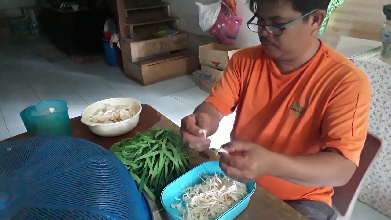 Kodop campur tundok do mundok (kulat campur pucuk duan kayu ubi) - YouTube