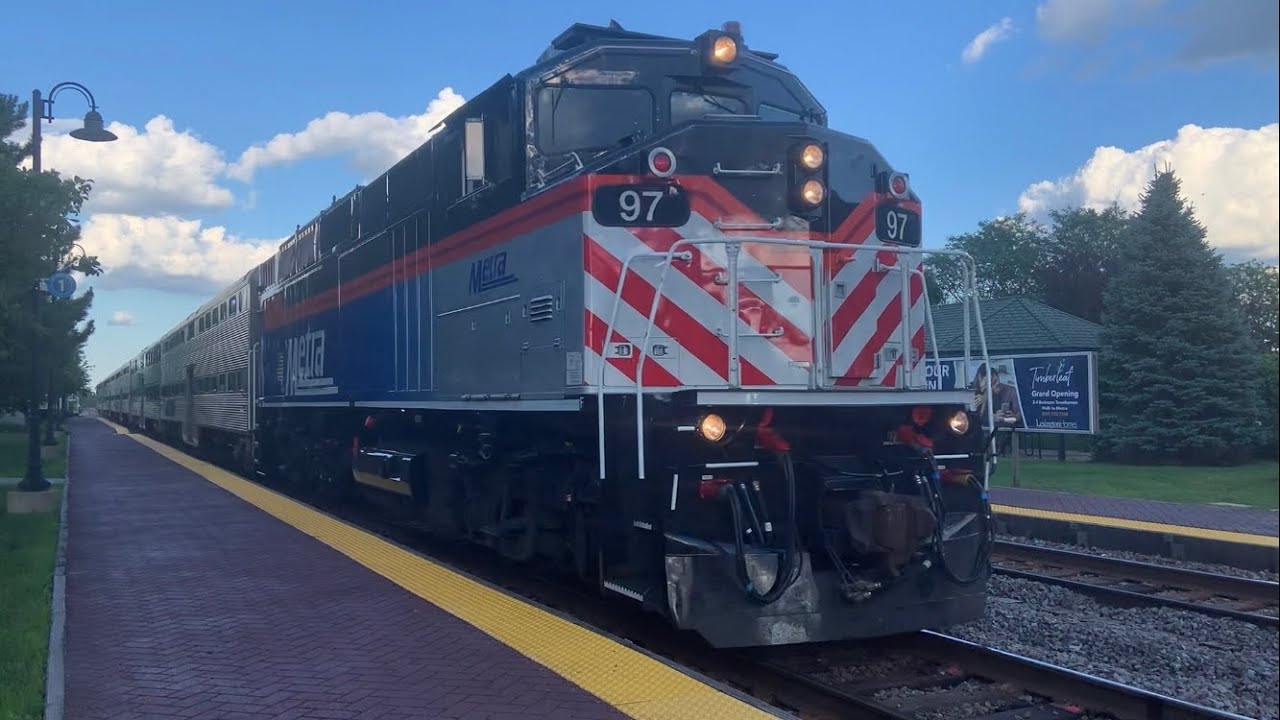 Metra 97 West at Schaumburg - YouTube