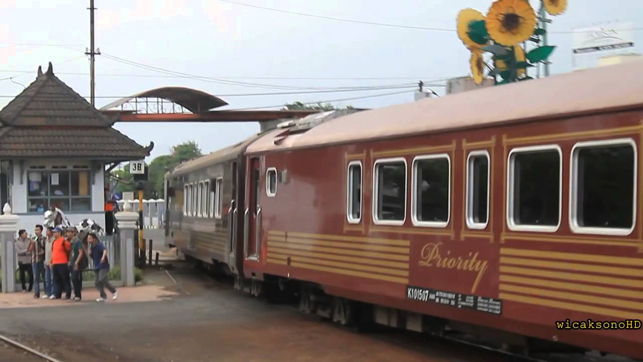 Kereta Api Taksaka Pagi + Double Kereta Wisata Priority @Pjl Geser 3a ...