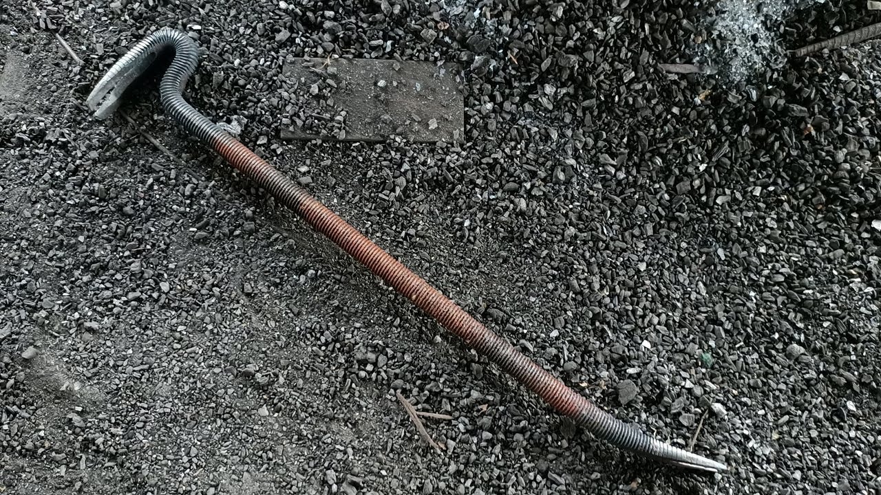 Blacksmith - Forging A Crowbar - YouTube