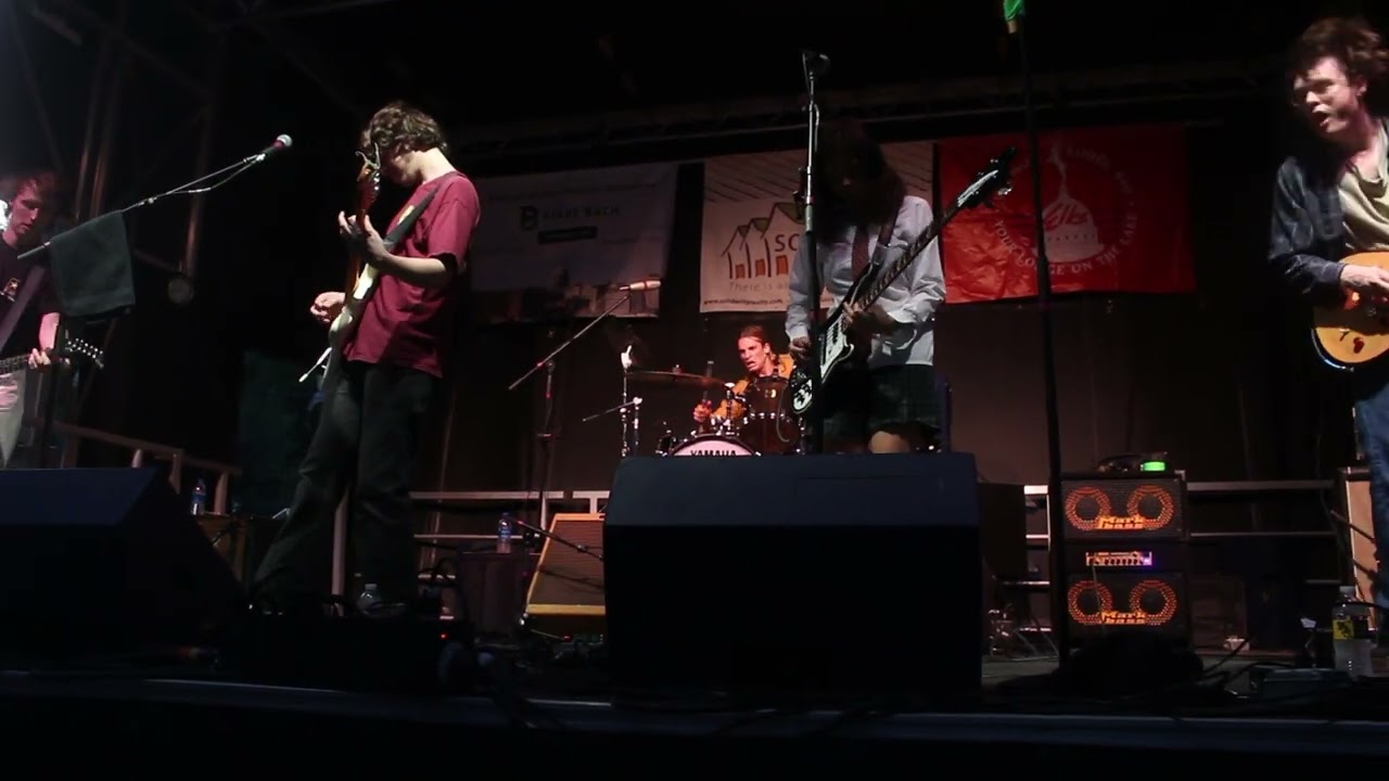 Disq - (With Respect to) Loyal Serfs (Live at Orton Park) - YouTube