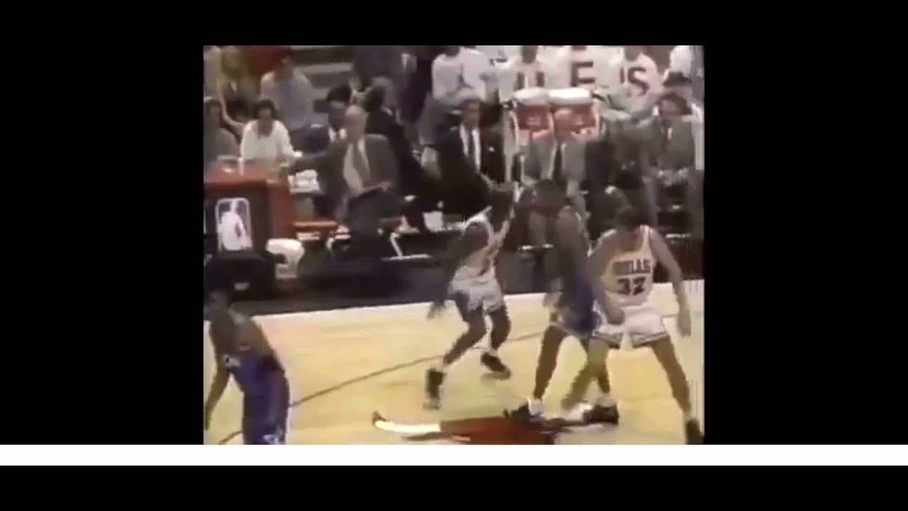 Micheal Jordan Dunks on Shaquille O’Neal (Rare Footage!!) - YouTube