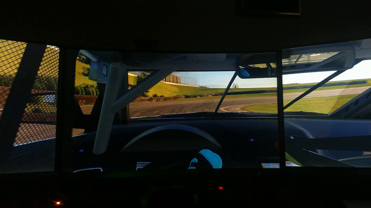 iRacing Triple Screen setup - YouTube