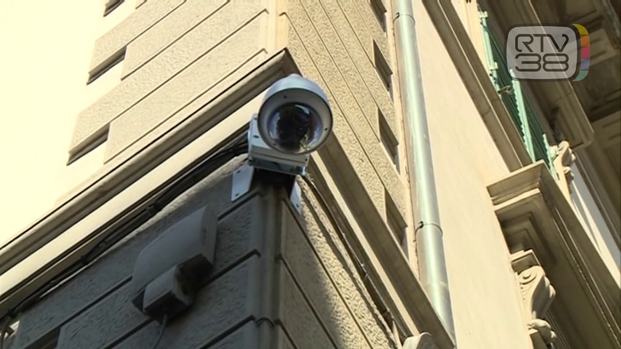 DERUBATA DI 100 MILA EURO IN CONTANTI - YouTube