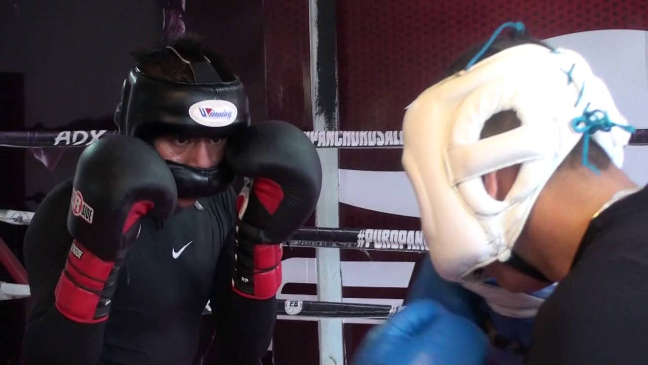 Juan Antonio Mozo Rodríguez sparreando en el Pancho Rosales - YouTube