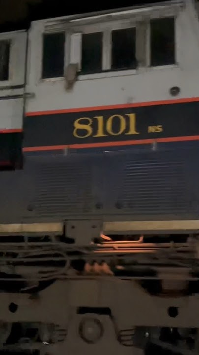 NS 8101 leads NS 13R in Ashton Glen, VA - YouTube