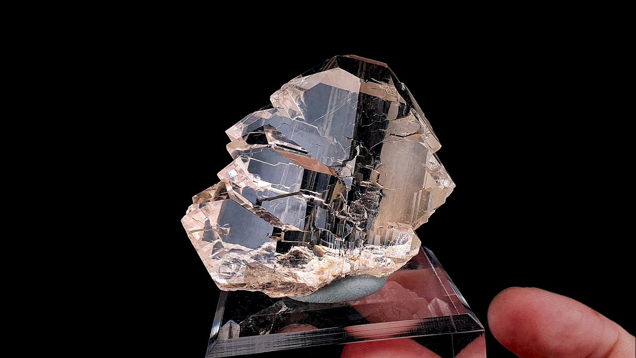 Stunning GWINDEL QUARTZ from Pakistan - YouTube