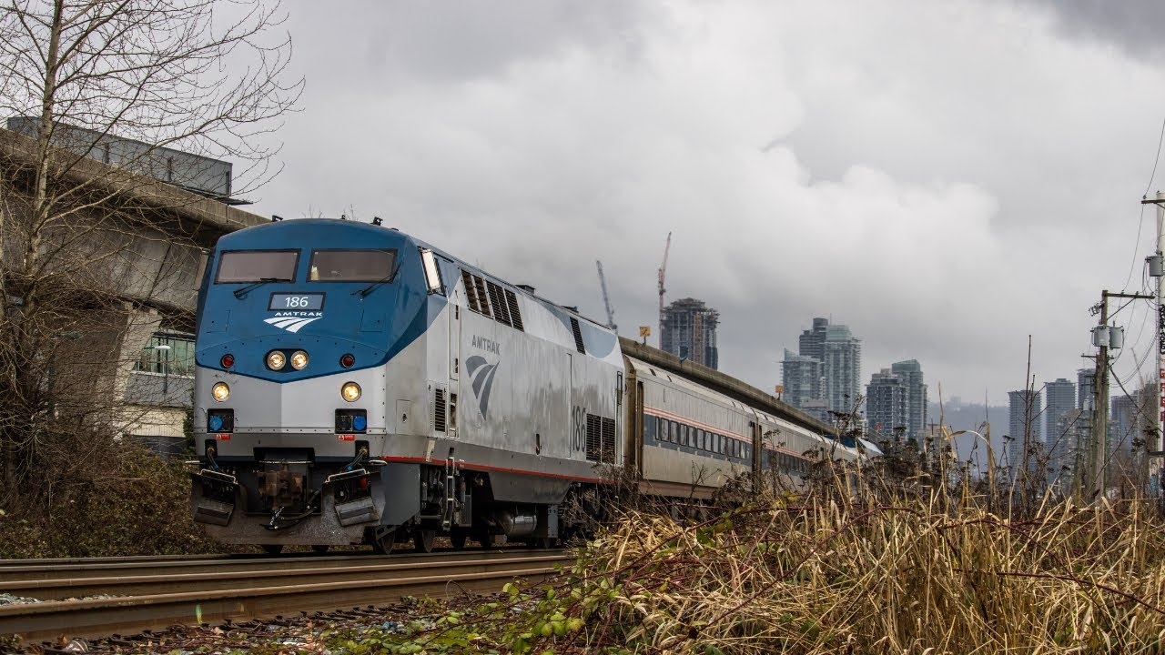 Amtrak 186 Leads A516 Into Vancouver! - YouTube