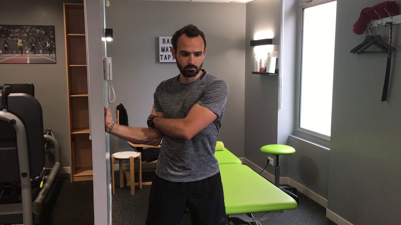 etirement sub scapulaire - YouTube