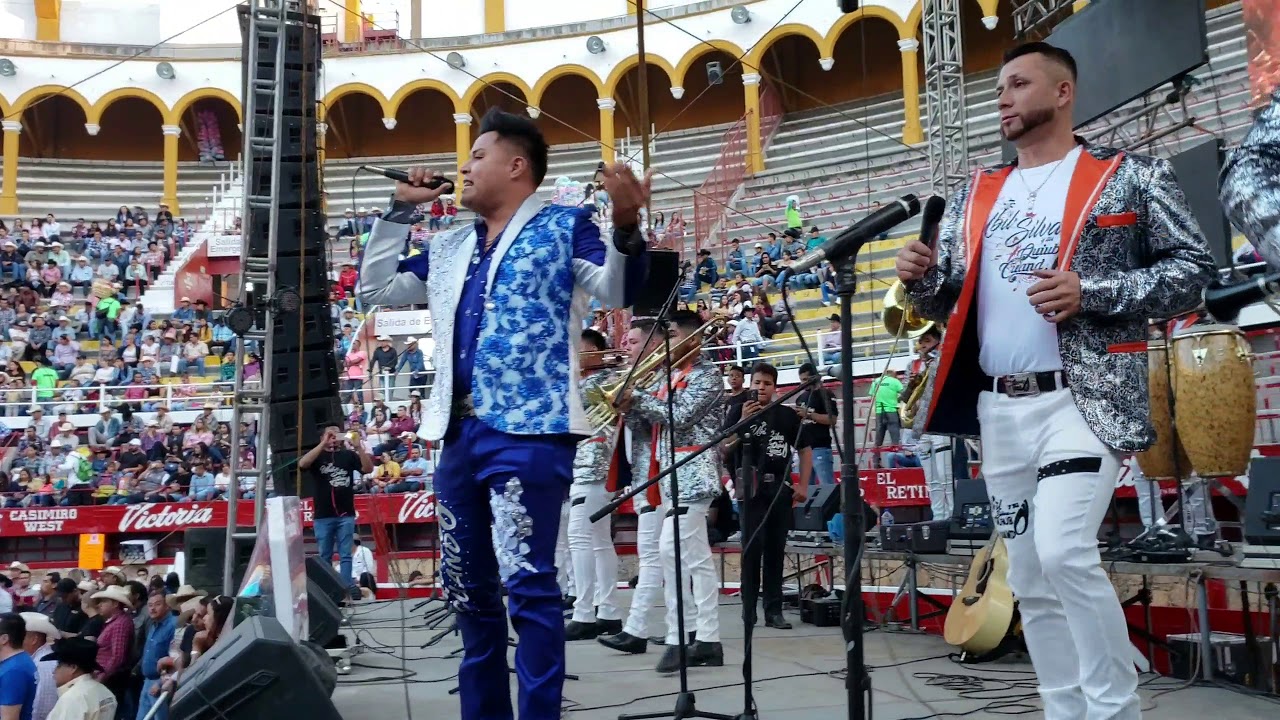 Desde La Monumental de Morelia Ubil Silva Y Su Quiubo Cuando - YouTube