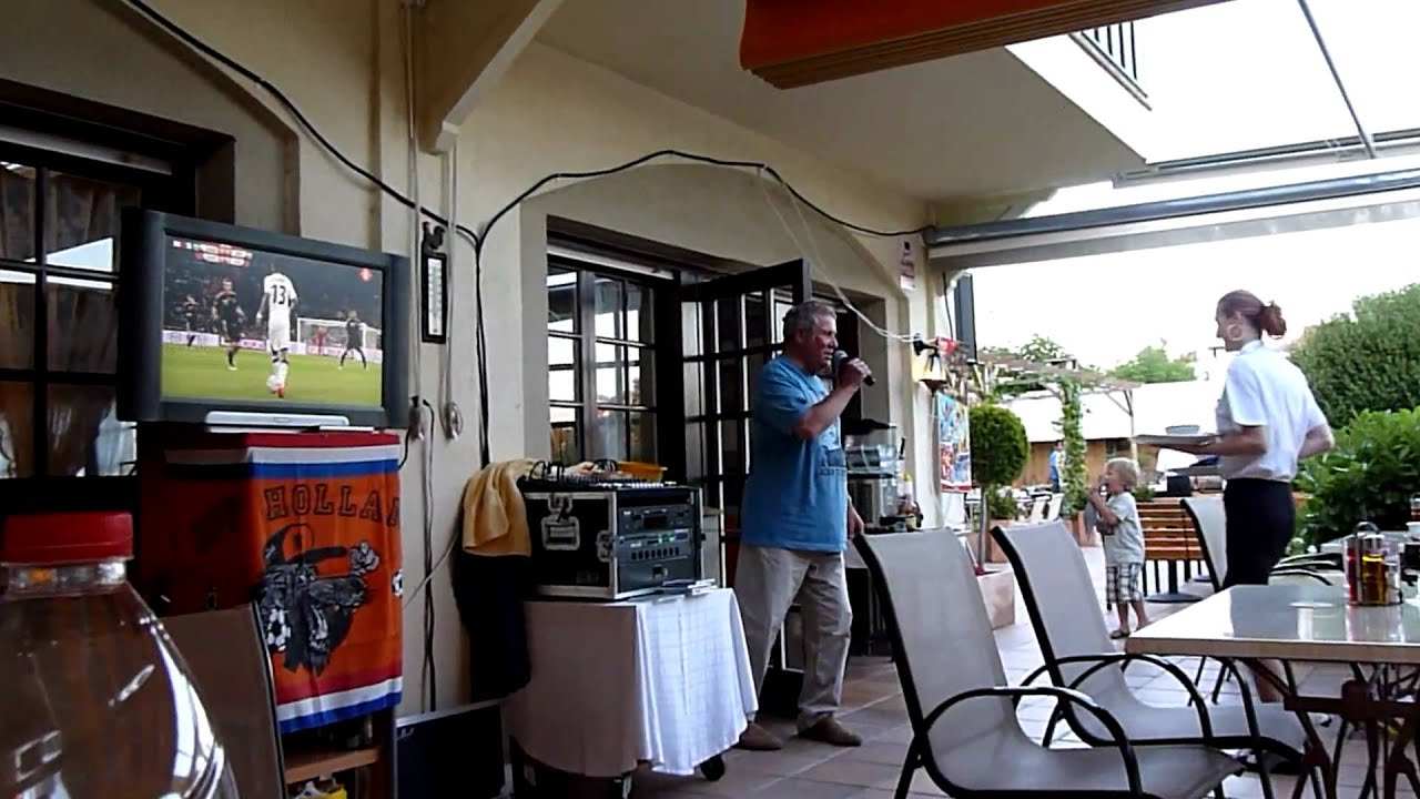 Zaanse Elvis at rest. El Patio L'Estartit Spain - YouTube