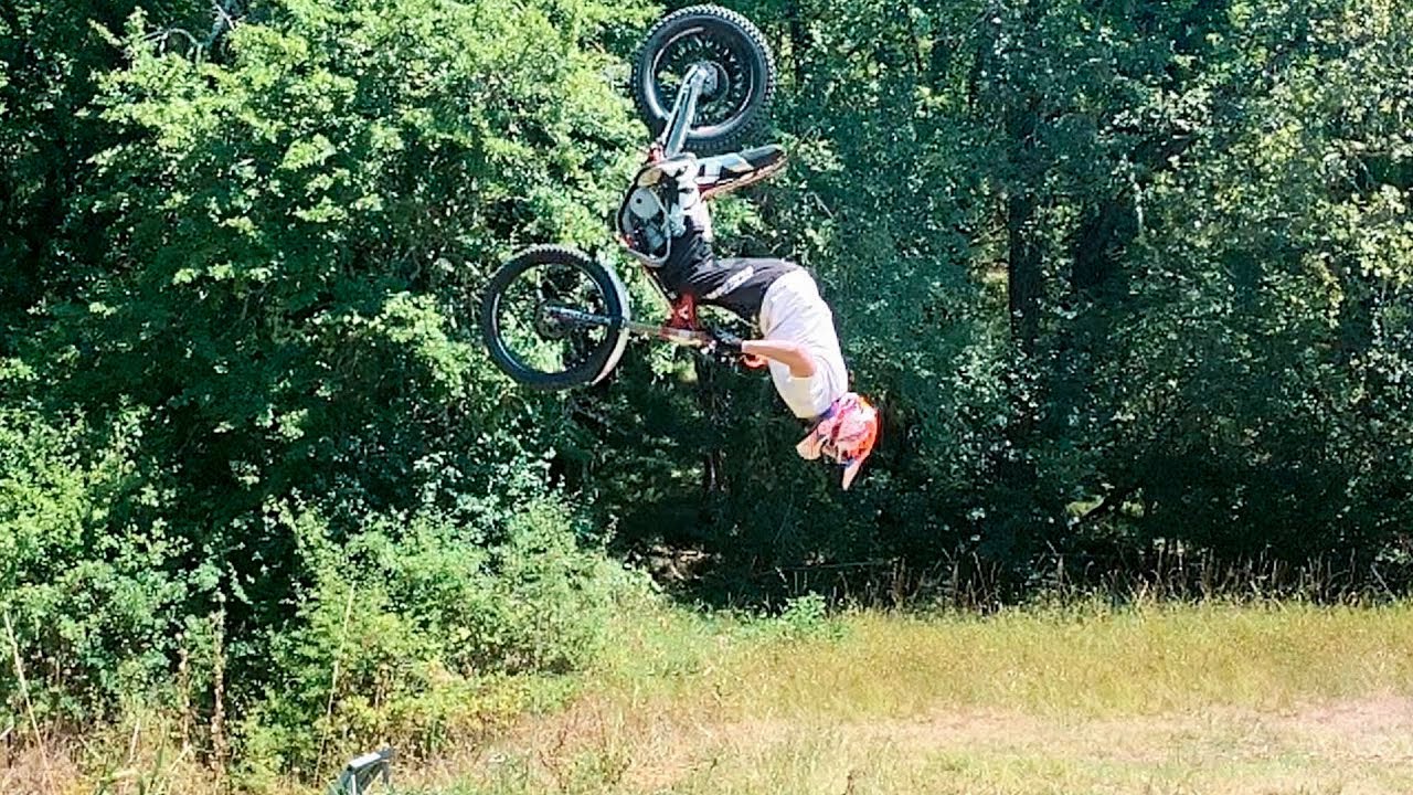 Mon PREMIER BACKFLIP en MOTO TRIAL ! (SPÉCIAL 10K) - YouTube