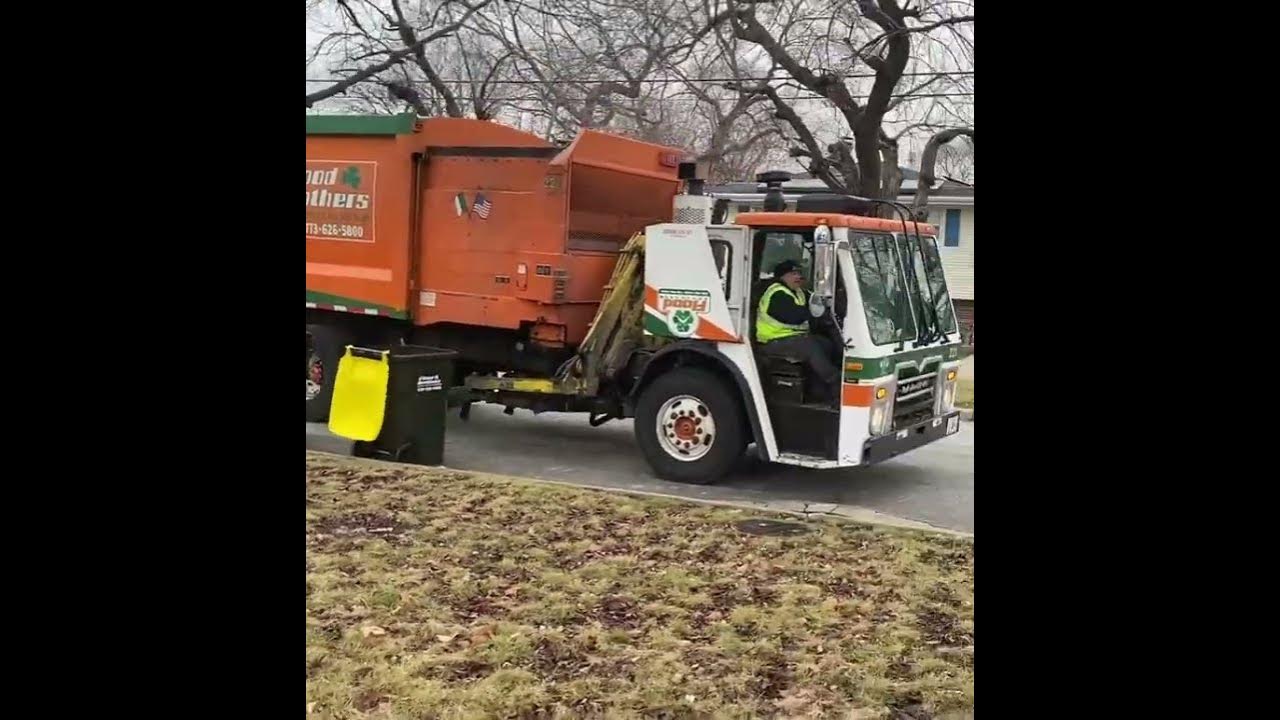 Lid Flipping Mack LEU Heil Python on Recycle - YouTube