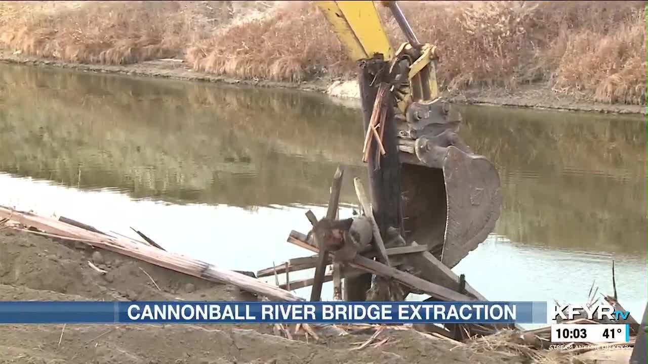 Collapsed bridge in Mott being removed - YouTube