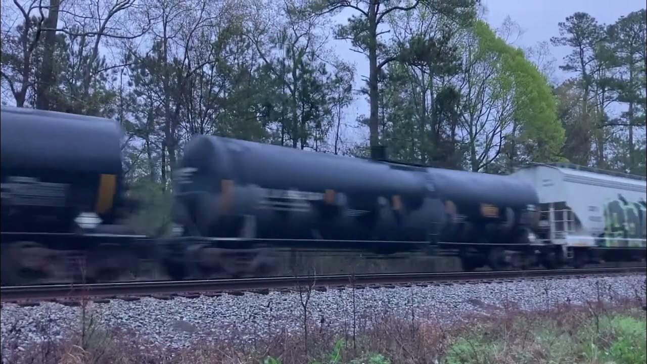 CSX 376 Leads Long CSX M491 SB fast loud manifest train Mars Bluff SC - YouTube