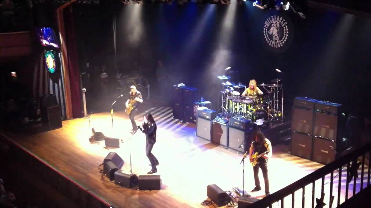Stryper Live in Nashville-Heaven and Hell/Throwing out Bibles - YouTube