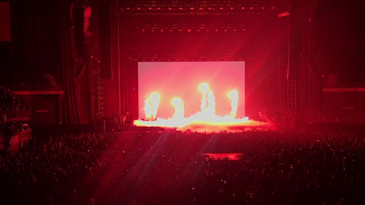 Kendrick Lamar Melbourne 2018 - Intro / DNA ( The Damn Tour) - YouTube