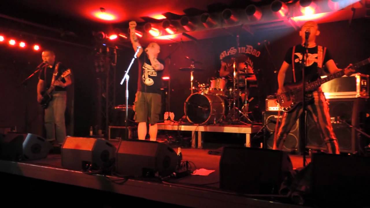 MiSanDao @ BiNuu, 26.09.2012 (mit "You'll never walk alone" als Intro ...