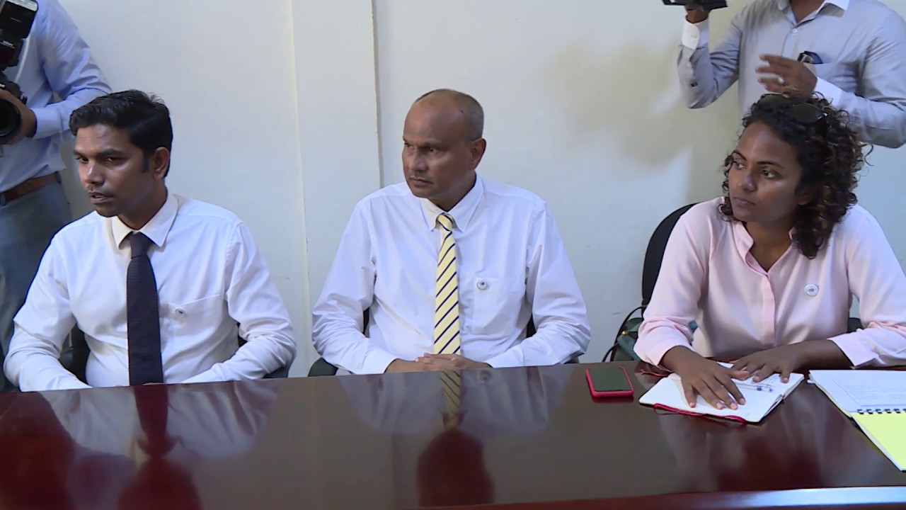 President meets with Laamu Hithadhoo Councillors and Heads of ...