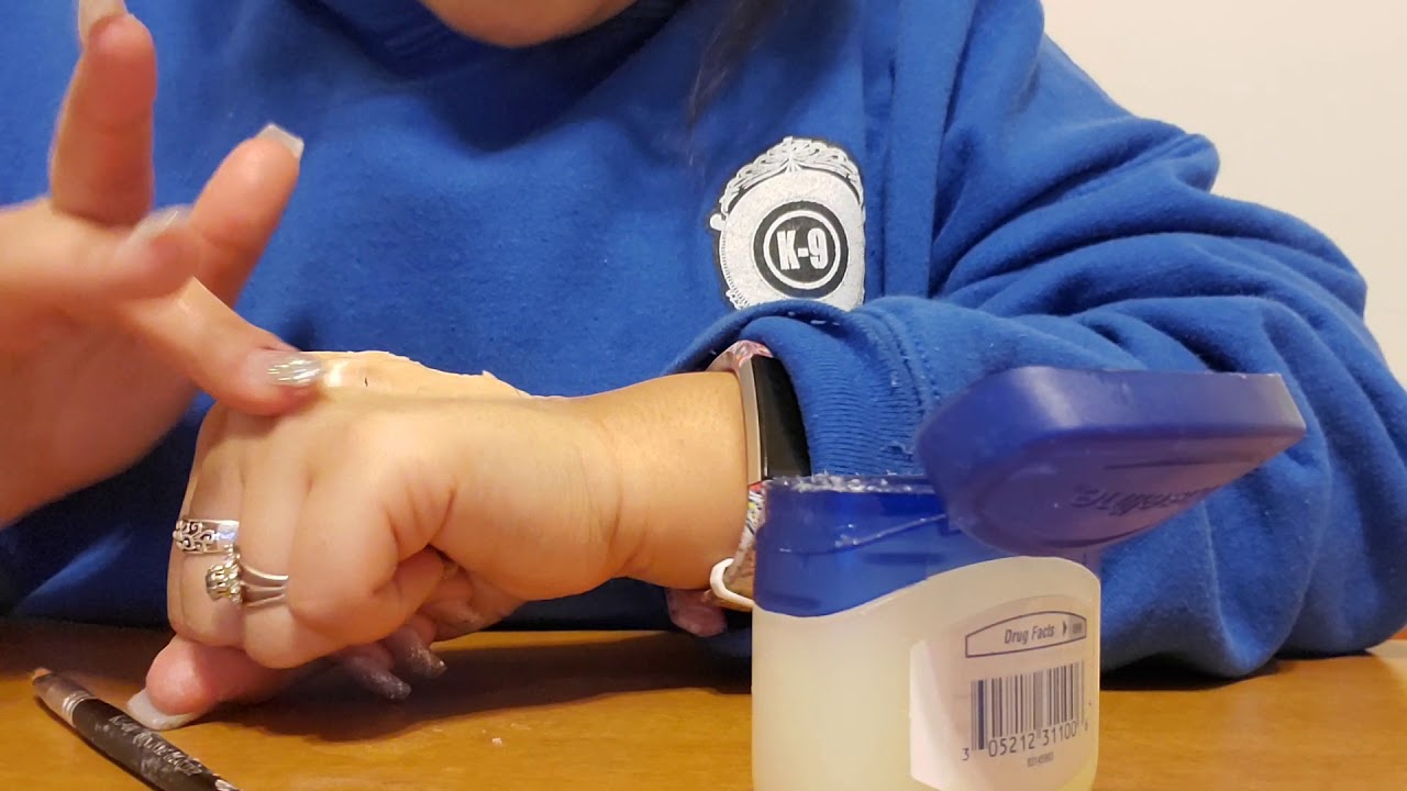 FAKE.Making a cut and removing it. - YouTube