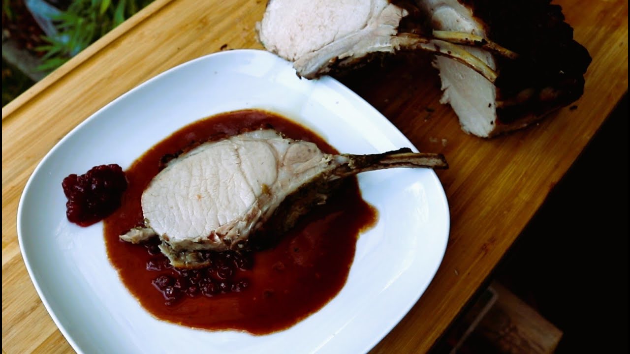 Karree vom Duroc Schwein Sous Vide gegart mit einer Portwein ...
