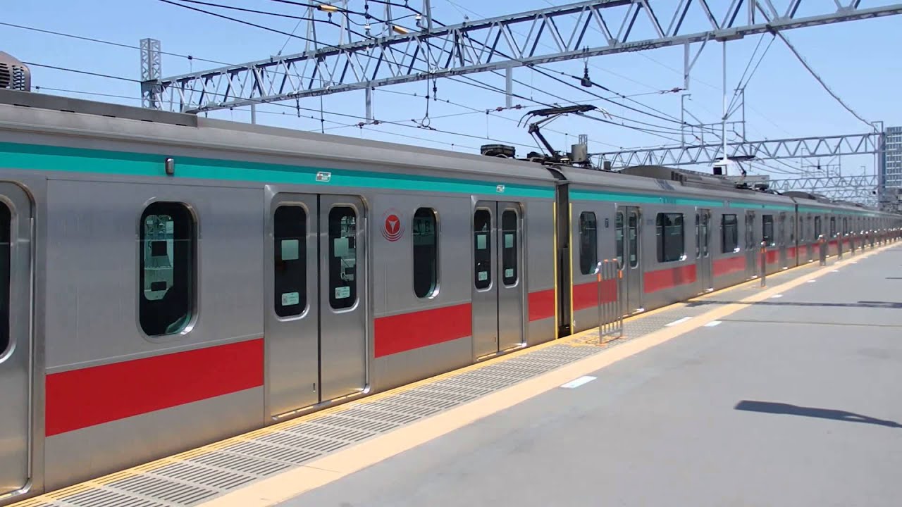 東急田園都市線5000系 高津駅到着 Tokyu Den-en-toshi Line 5000 series EMU - YouTube