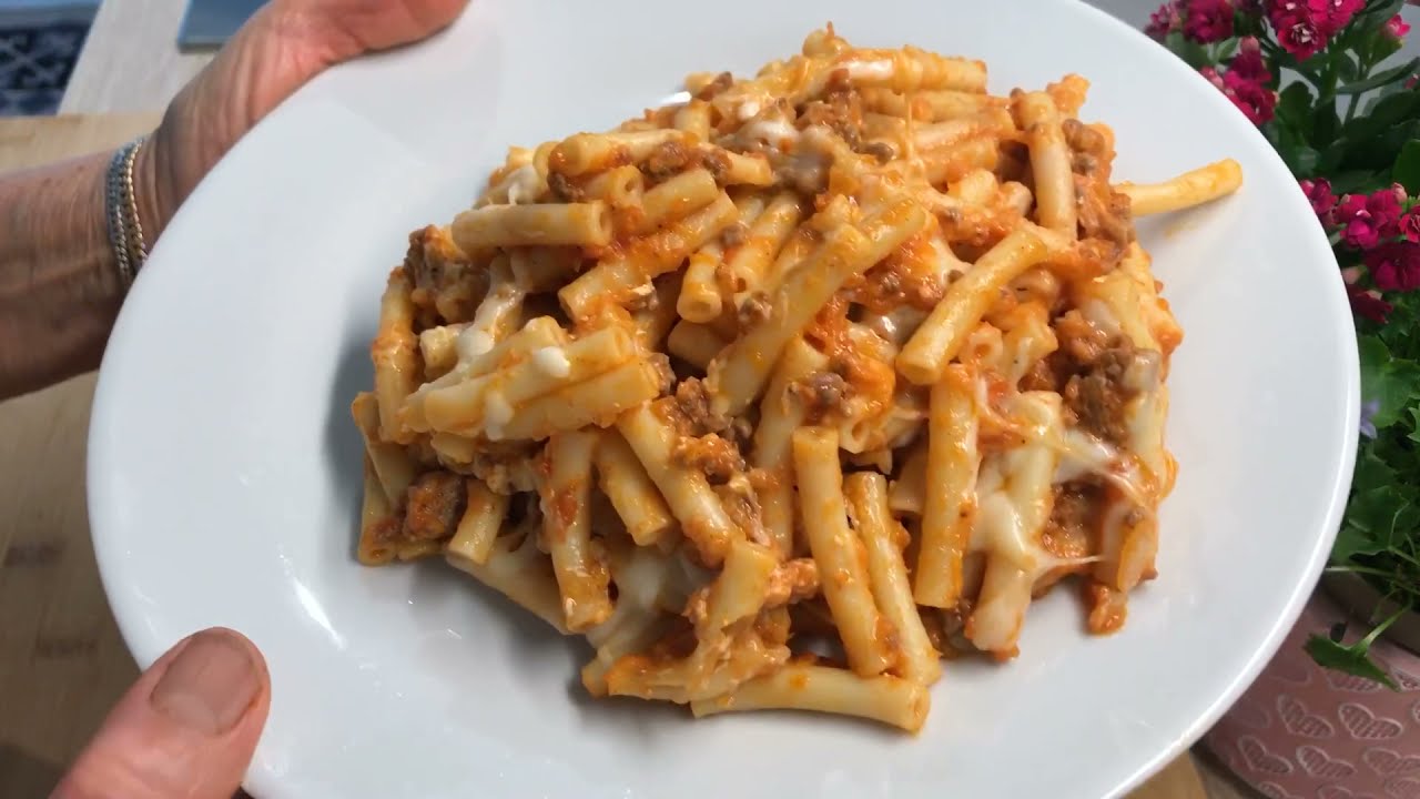 Macaroni À la sauce tomate et la viande haché - YouTube