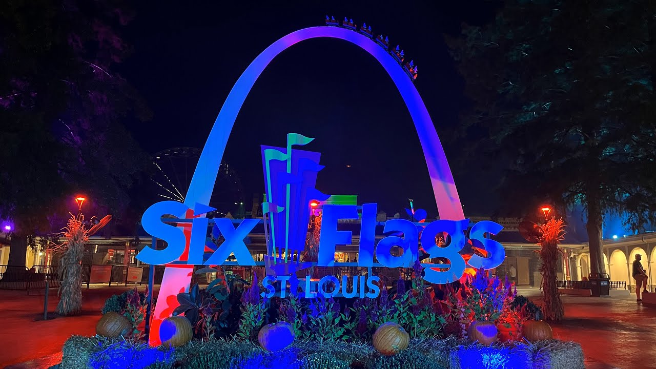 Six Flags St Louis Fright Fest Love At First Fright Show 2024 - YouTube