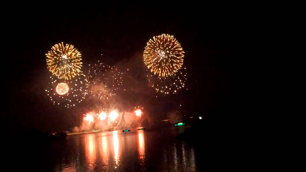Merdeka Firework Celebration @ Putrajaya Lake part 1/2 - YouTube