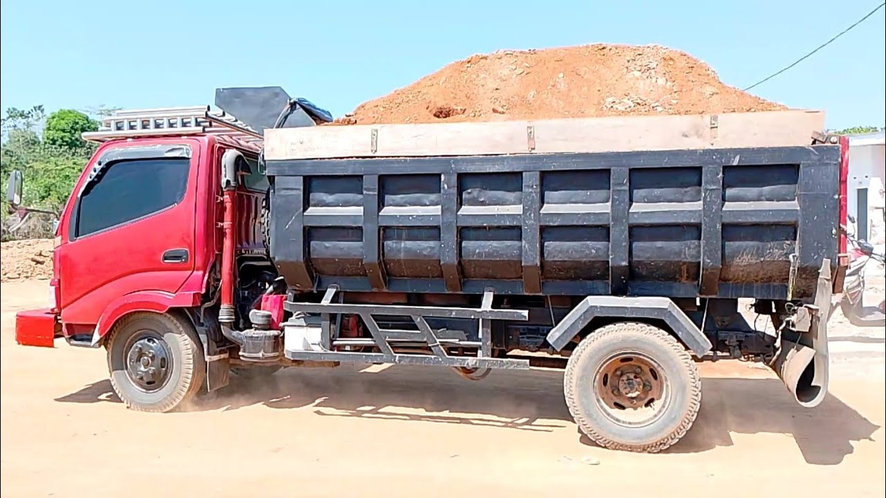 Mobil Dump Truck Muat Tanah Full Bak, Mobil Dump Truck Toyota Dyna ...