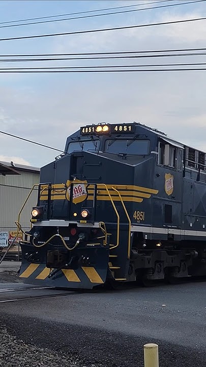 NS 4851 leads NS I68 on its first run of the reading line - YouTube