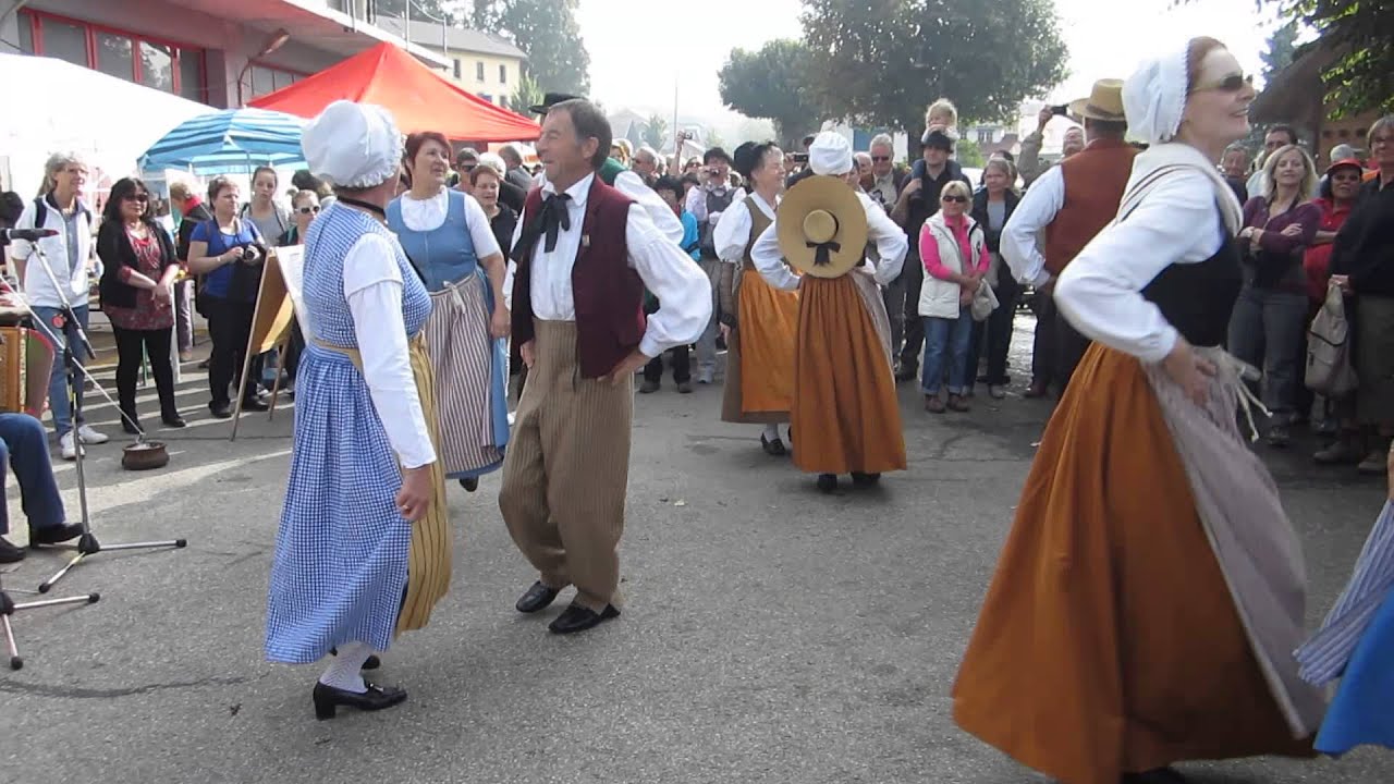Swiss dancers - YouTube