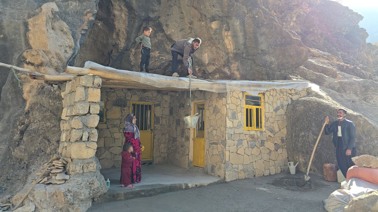 Nomadic Life: Building a Nomadic Courtyard: Re-roofing a Nomadic House ...