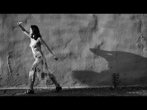 Street Portrait Session in Manayunk Philadelphia, with Beautiful Sabrina 在费城拍摄华裔模特