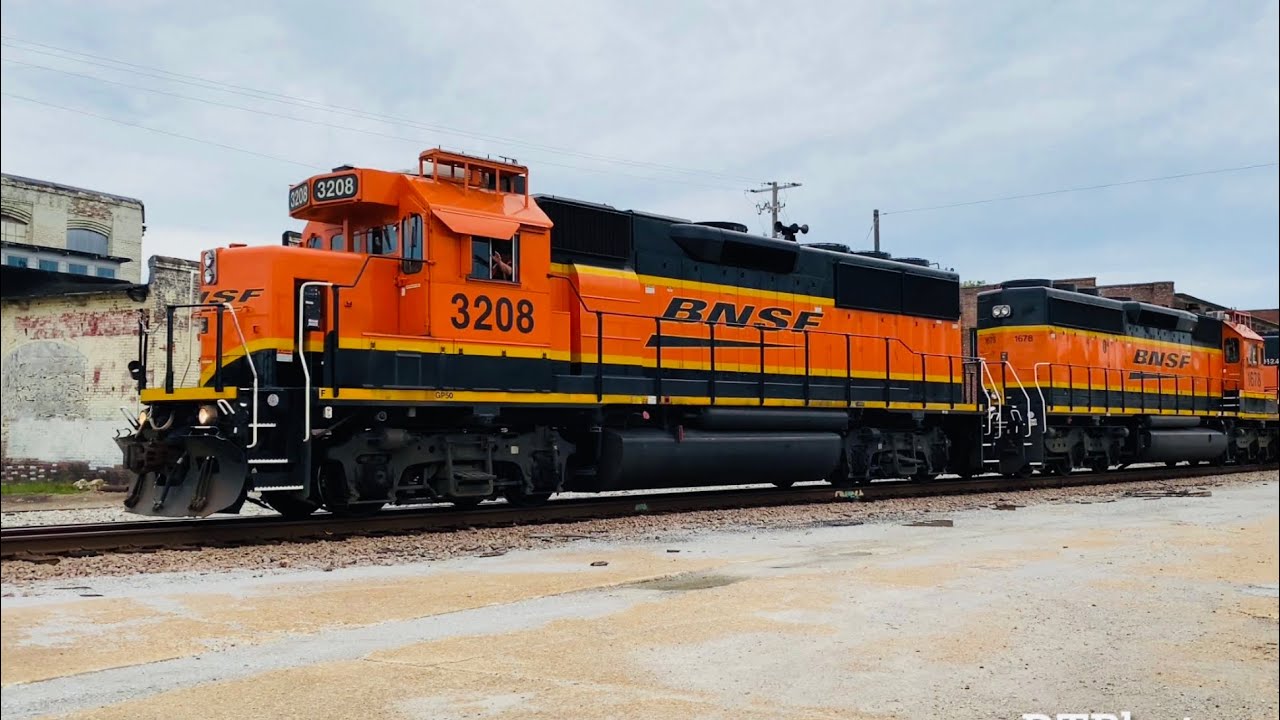 BNSF GP50 3208 Leads a Solid Autorack Train through Tupelo, MS! - YouTube