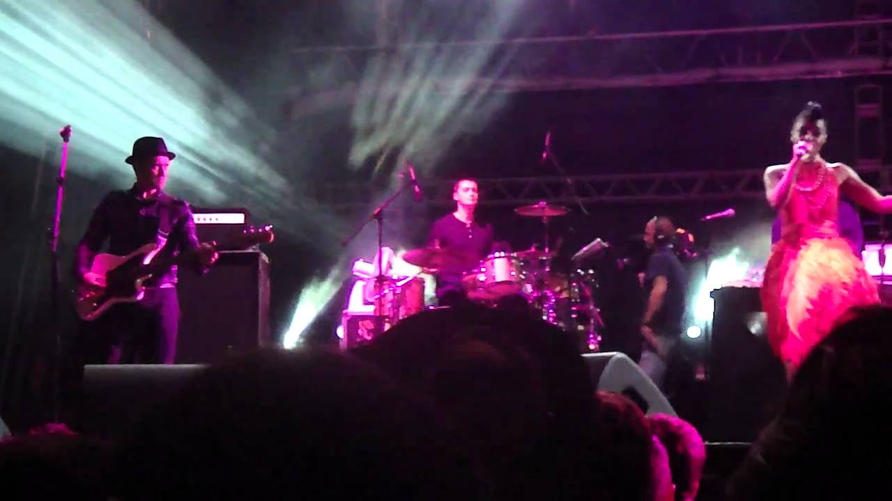 Morcheeba - Even Though (Marés Vivas 2010) - YouTube