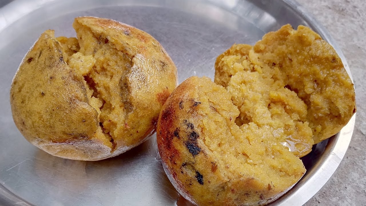 Bafla Recipe - इन्दौर के प्रसिद्ध जम्बो बाफले गाँव में चूल्हे पर बनाने ...