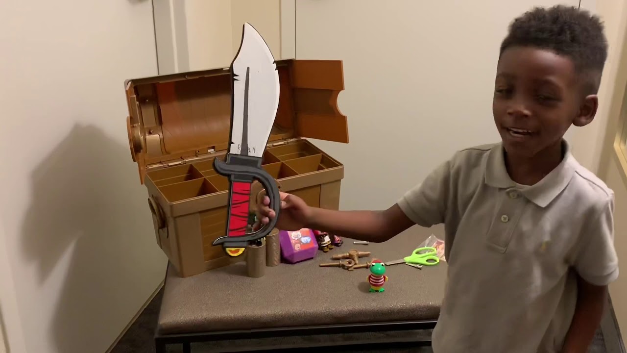 Ryan’s World Treasure Chest Review/Unwrapping - YouTube