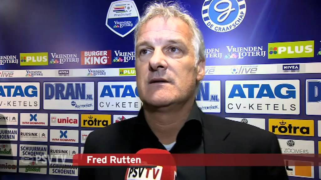 Spelers en fans herdenken Rob van den Akker massaal - YouTube