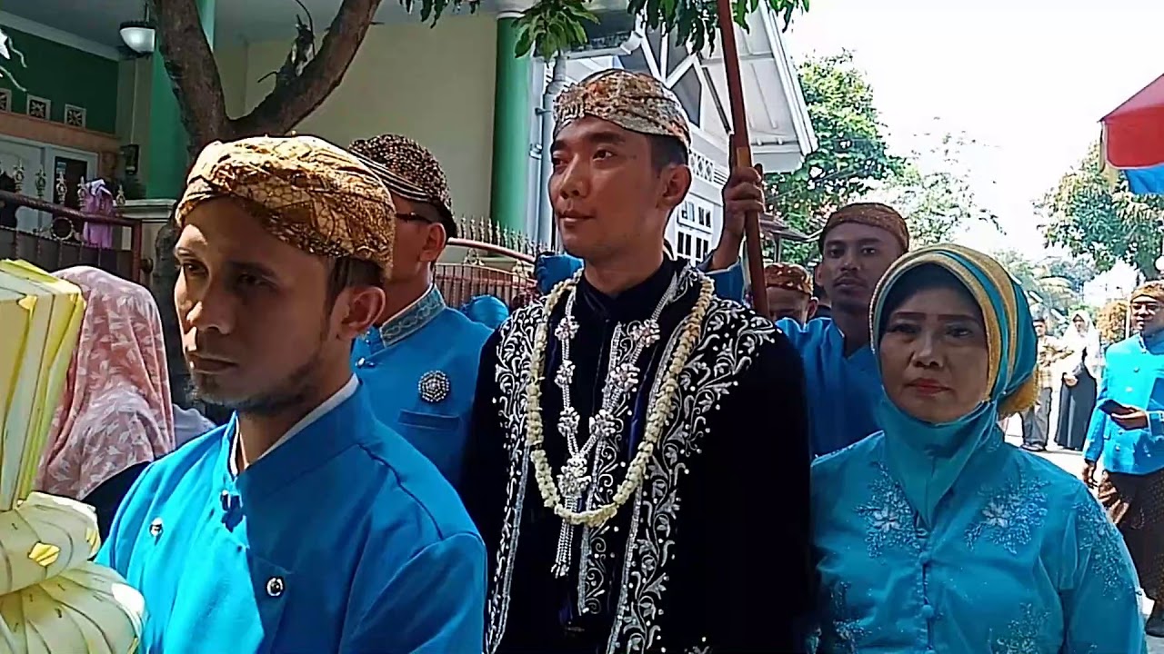 CONTOH LIPUTAN - YouTube