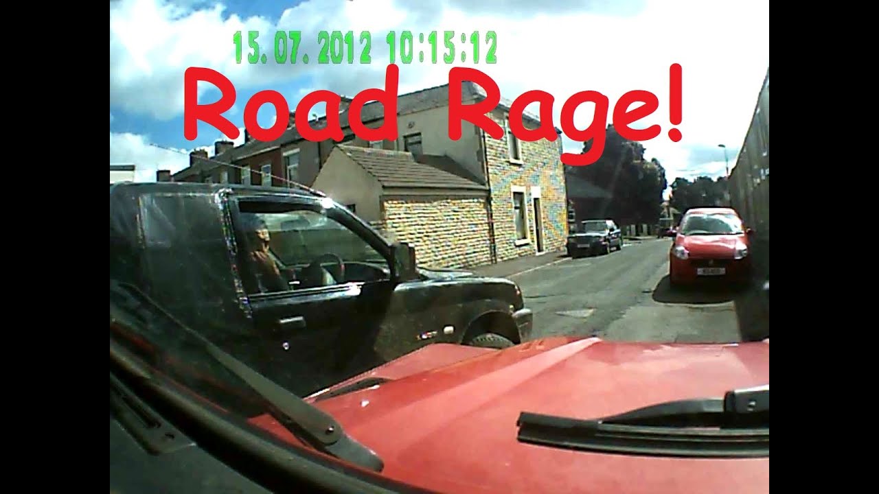 Road rage. Land rover V8 vs Mitsubishi L200. - YouTube