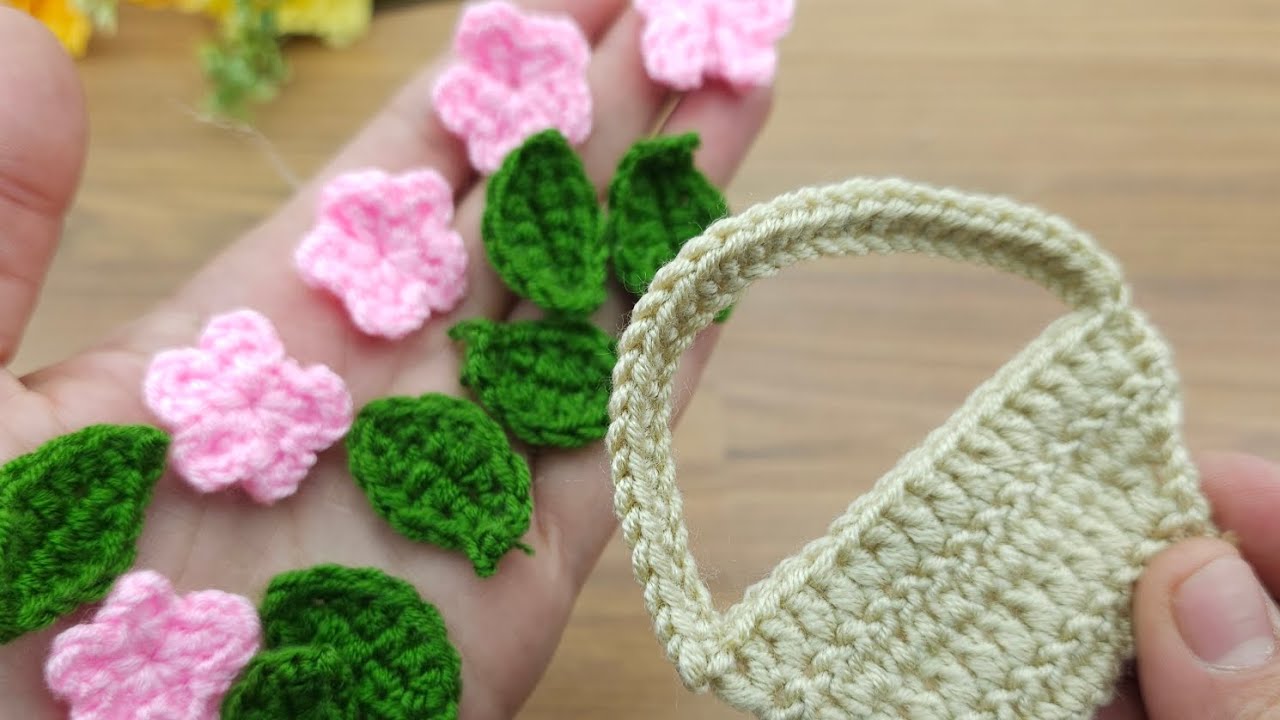 NEW mini pot with flowers 💐| keychain/app| crochet easy PATTERN - YouTube