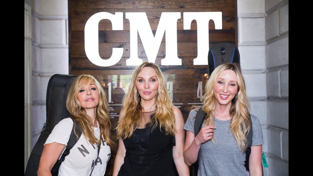 SINGING WITH BRACES AT CMT!!! - YouTube
