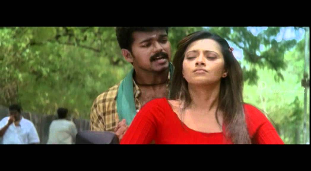 Bagavathi - Vijay and Reema Sen's in bike ride Love Scene - YouTube