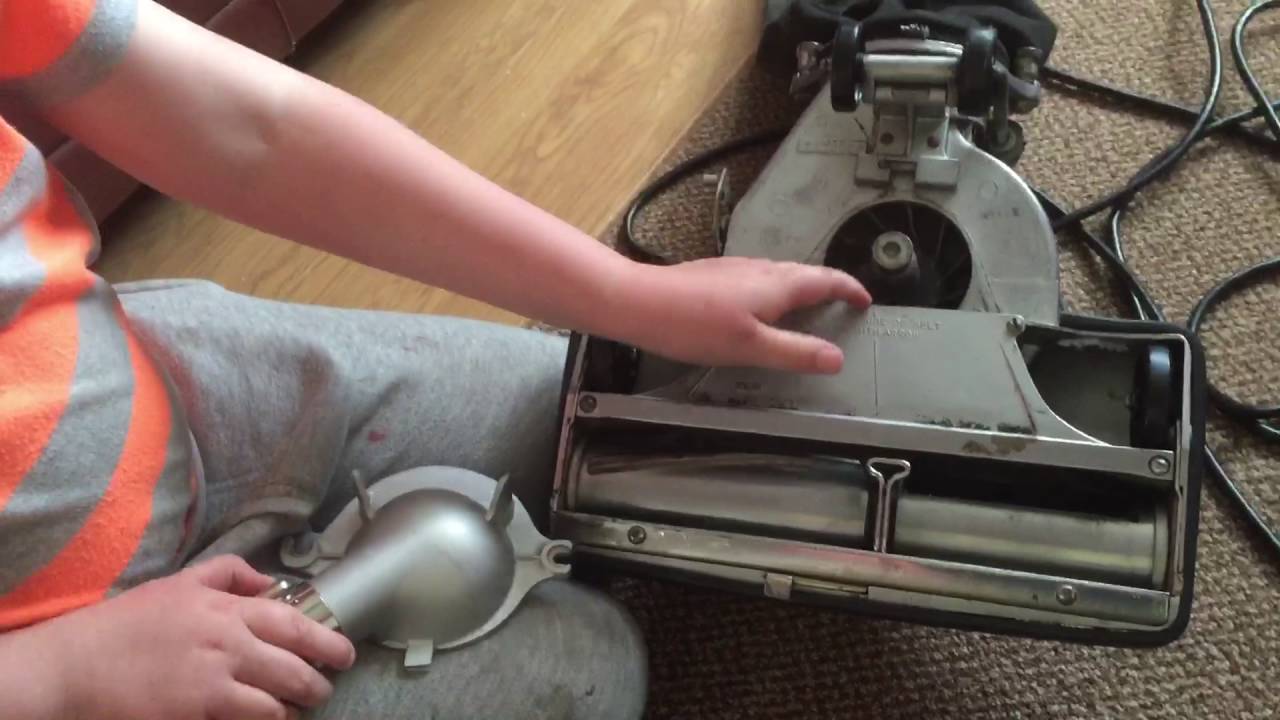 Hoover model 700 with tools (1926-1929) - YouTube