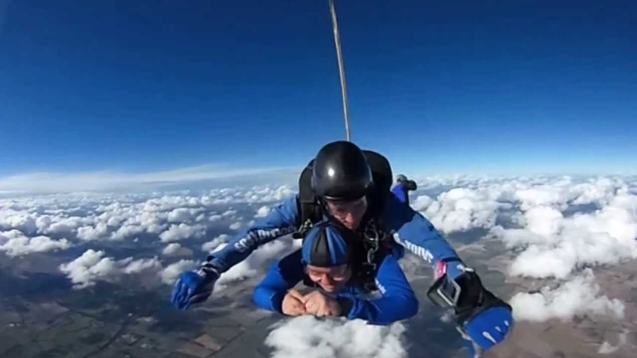 Magic Skydive 360 Freefall VR Experience - YouTube